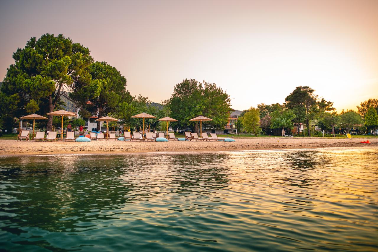 8 hoteluri recomandate pentru familii cu copii pe plajele din Halkidiki ...
